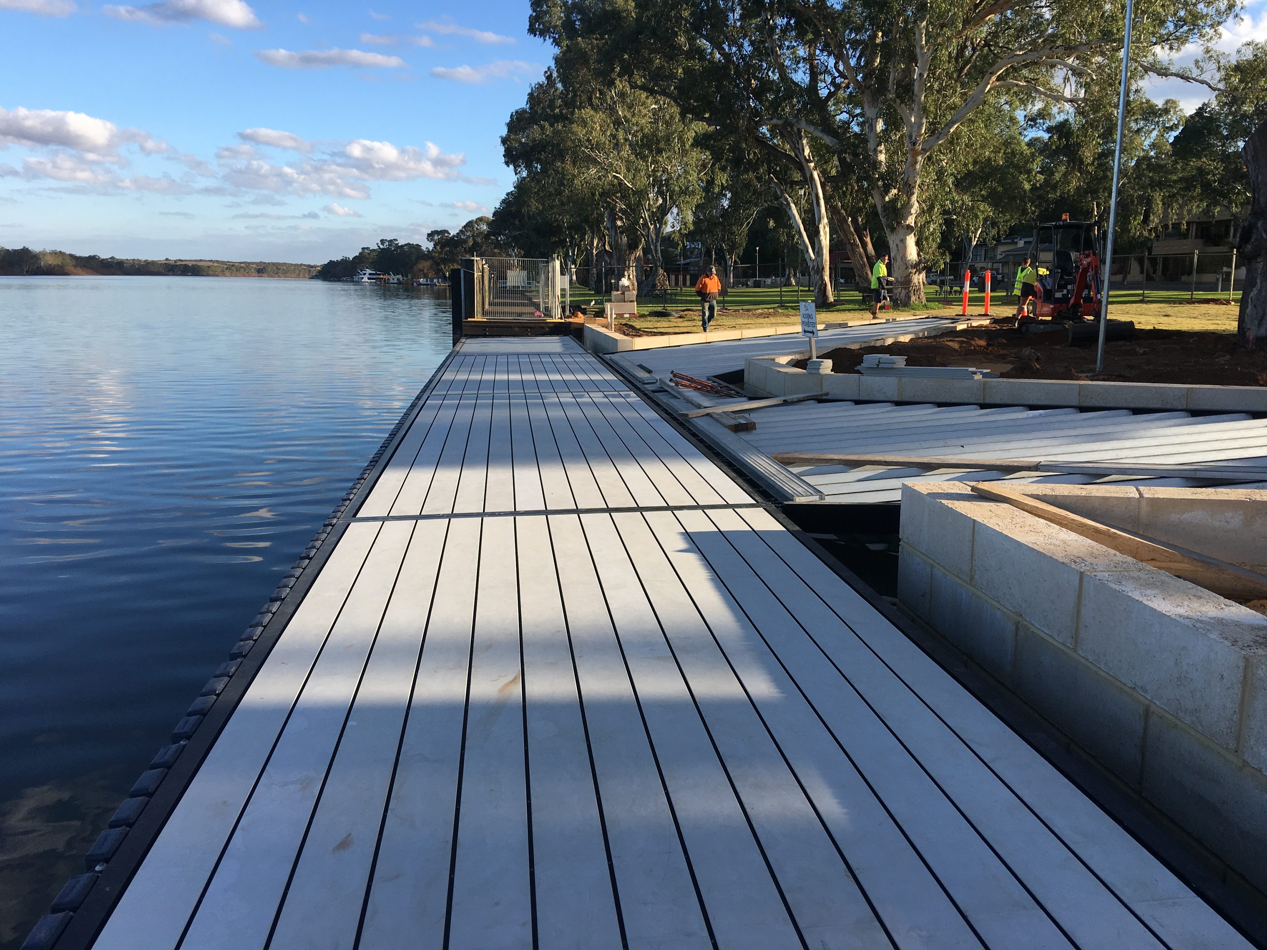 Floating Wharf At Mannum — Bowhill Engineering